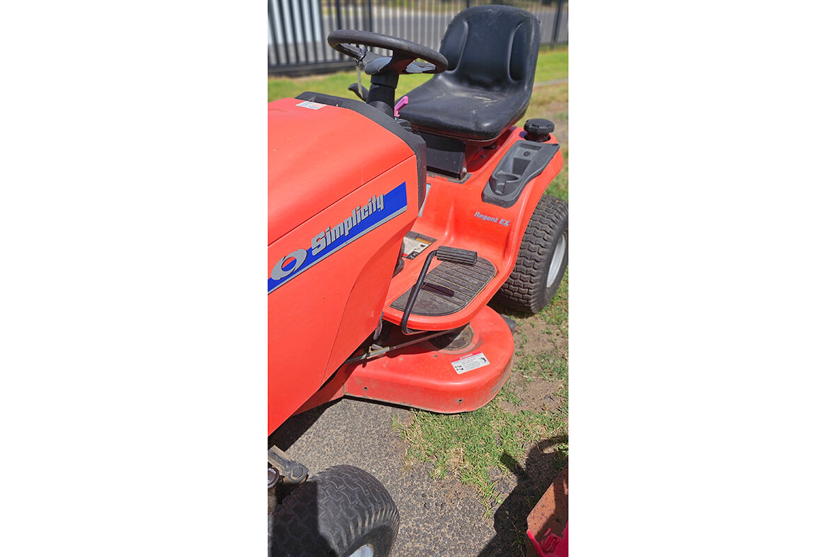 Second Hand Simplicity Ride On Mower | All About Mowers and Chainsaws